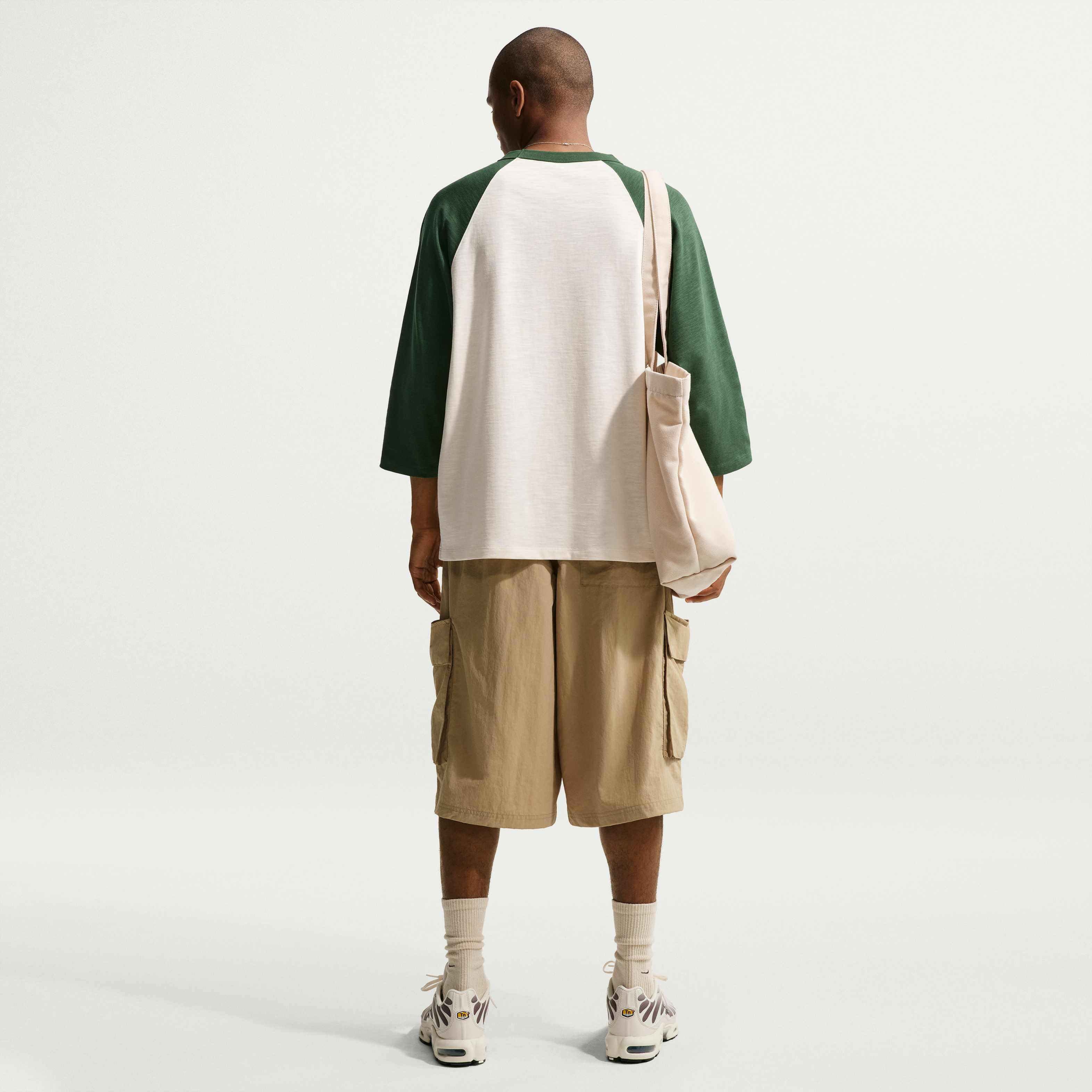 Buy Nike Sportswear Club Men's Oversized Cargo Shorts - Parachute Beige ...