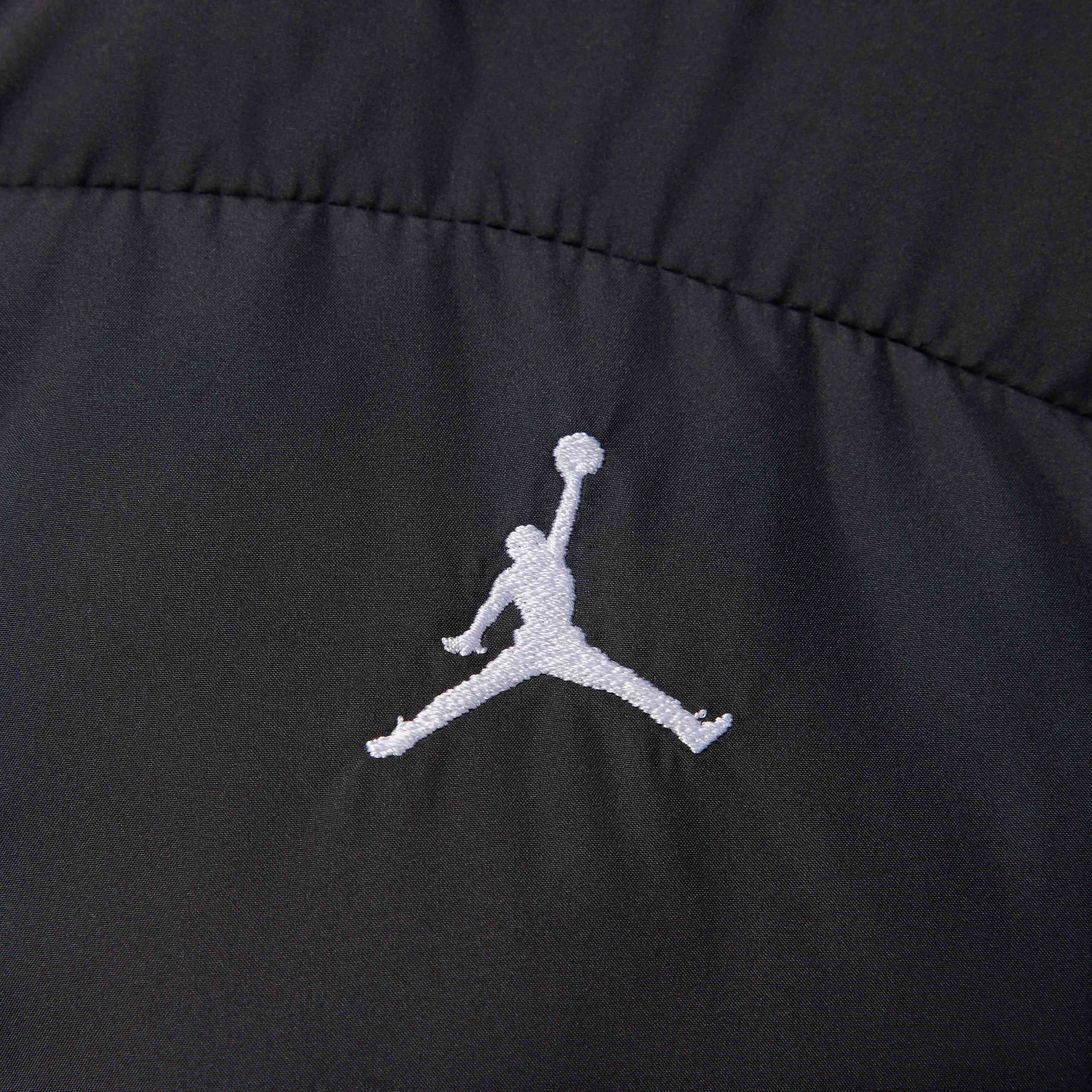 Buy Jordan Women's Puffer - Black/White @ Nike UAE