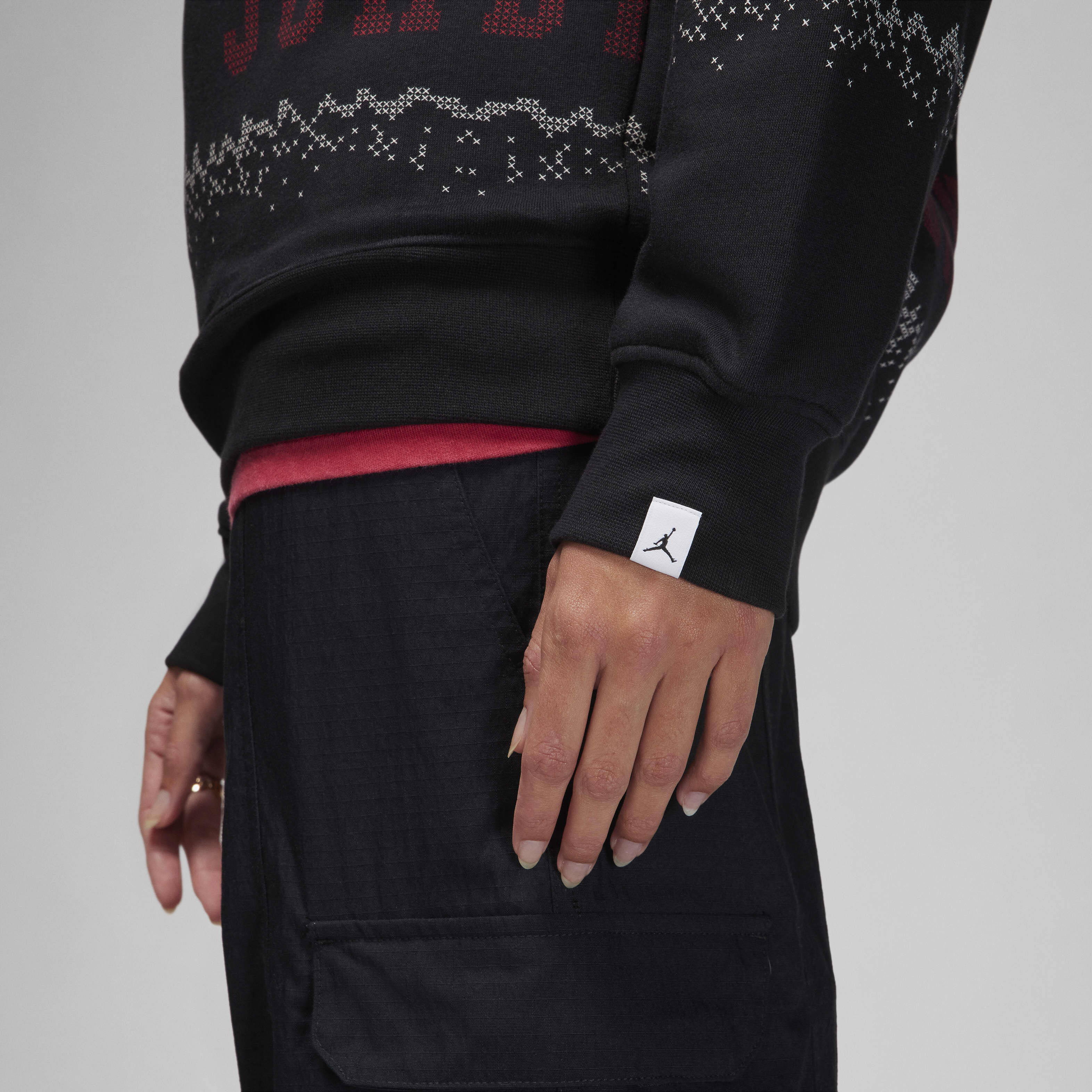 Buy Jordan Essentials Festive Fleece Crew - Black @ Nike UAE