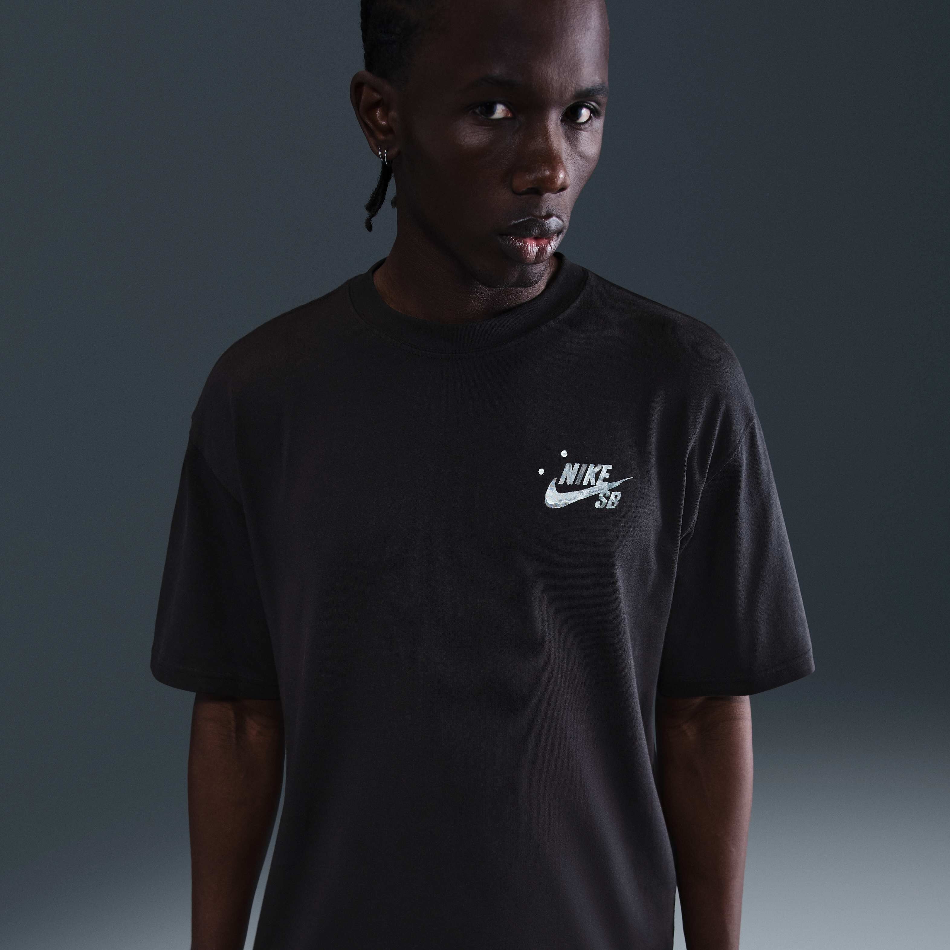 Buy Nike SB Max90 Skate T-Shirt - Black | Nike UAE Official
