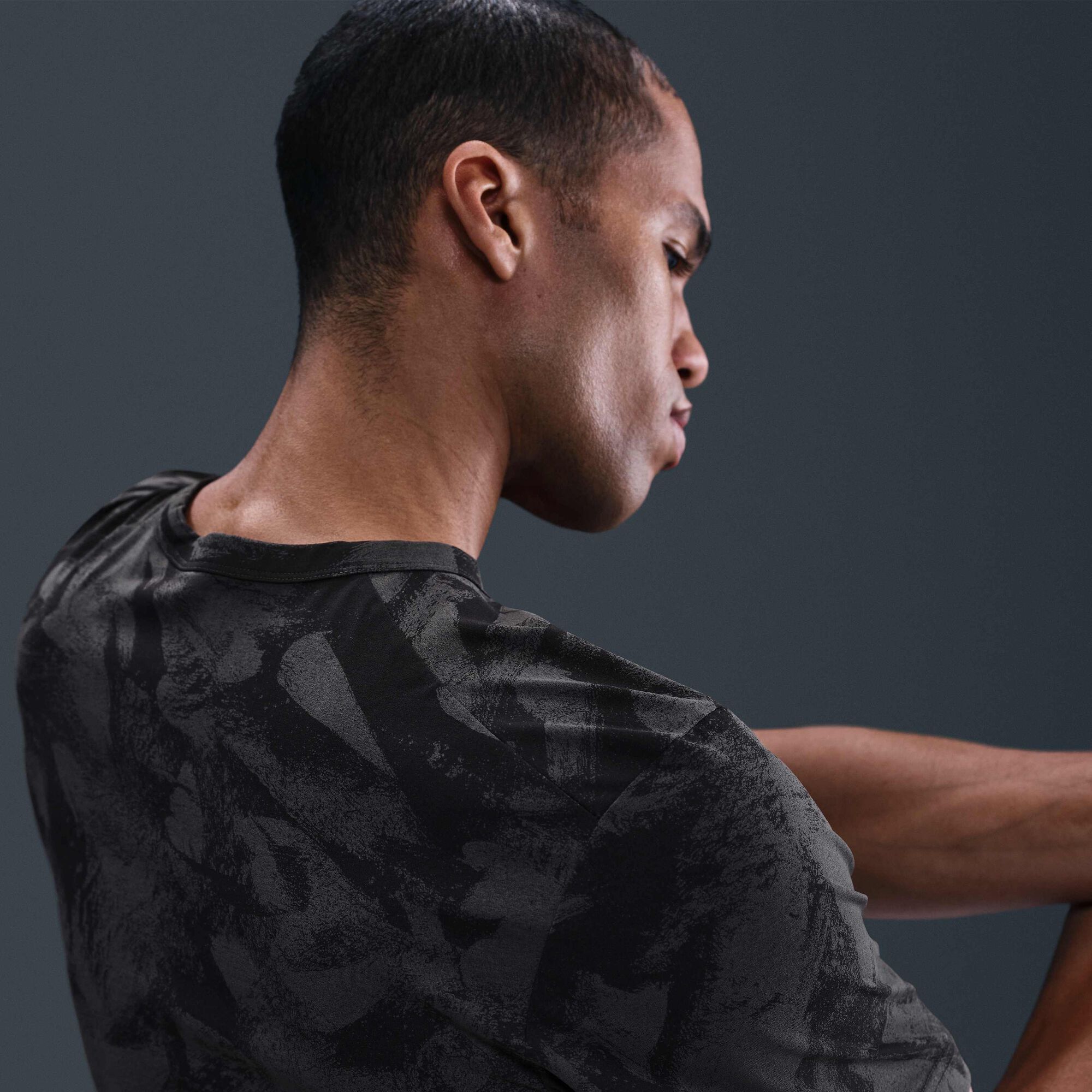 Buy Nike Hyverse Men's Dri-FIT UV Training Top - Anthracite/White ...