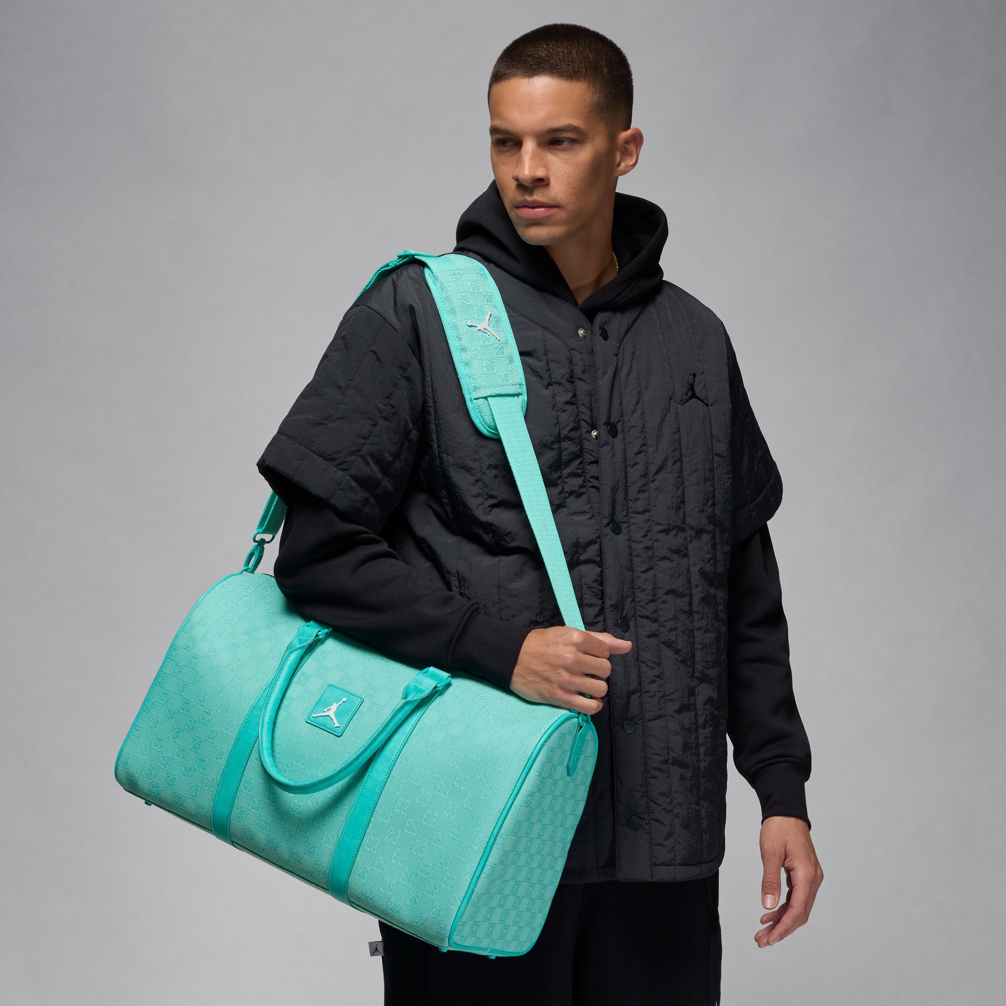 Buy Jordan Monogram Duffle (25L) Duffle Bag - Emerald Rise | Nike UAE ...