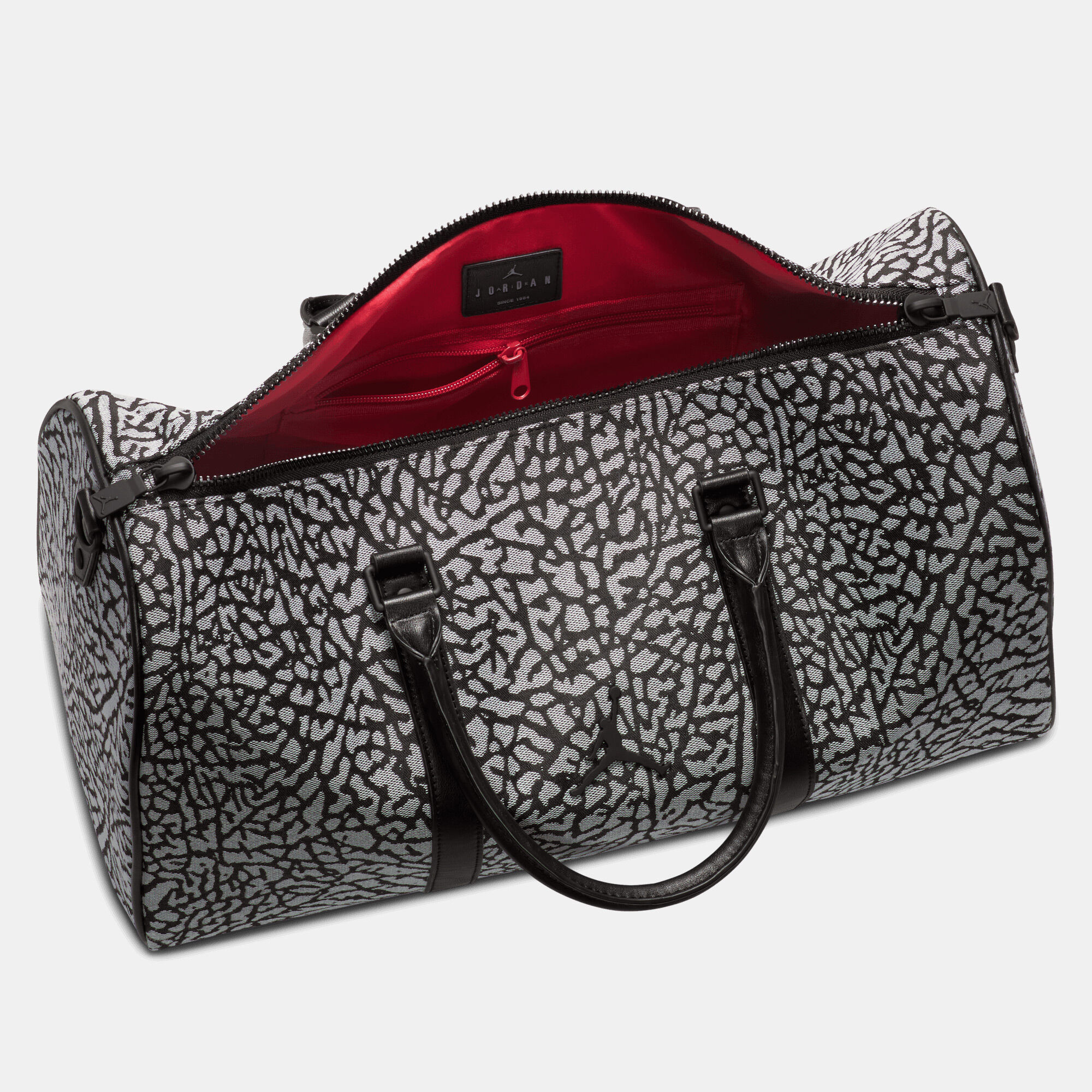 Buy Jordan Icon Duffle Bag (25L) - Black @ Nike UAE