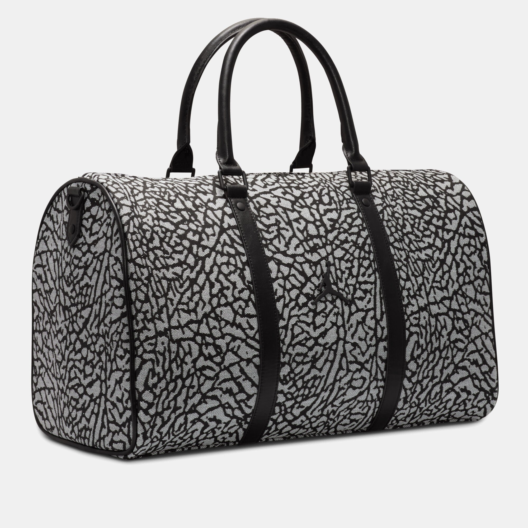 Buy Jordan Icon Duffle Bag (25L) - Black @ Nike UAE