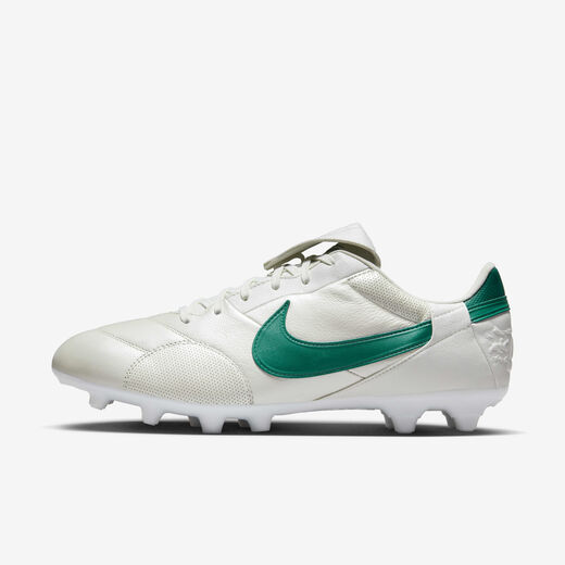 Browse Nike Football Gear & Apparel: Top Collection | Nike UAE