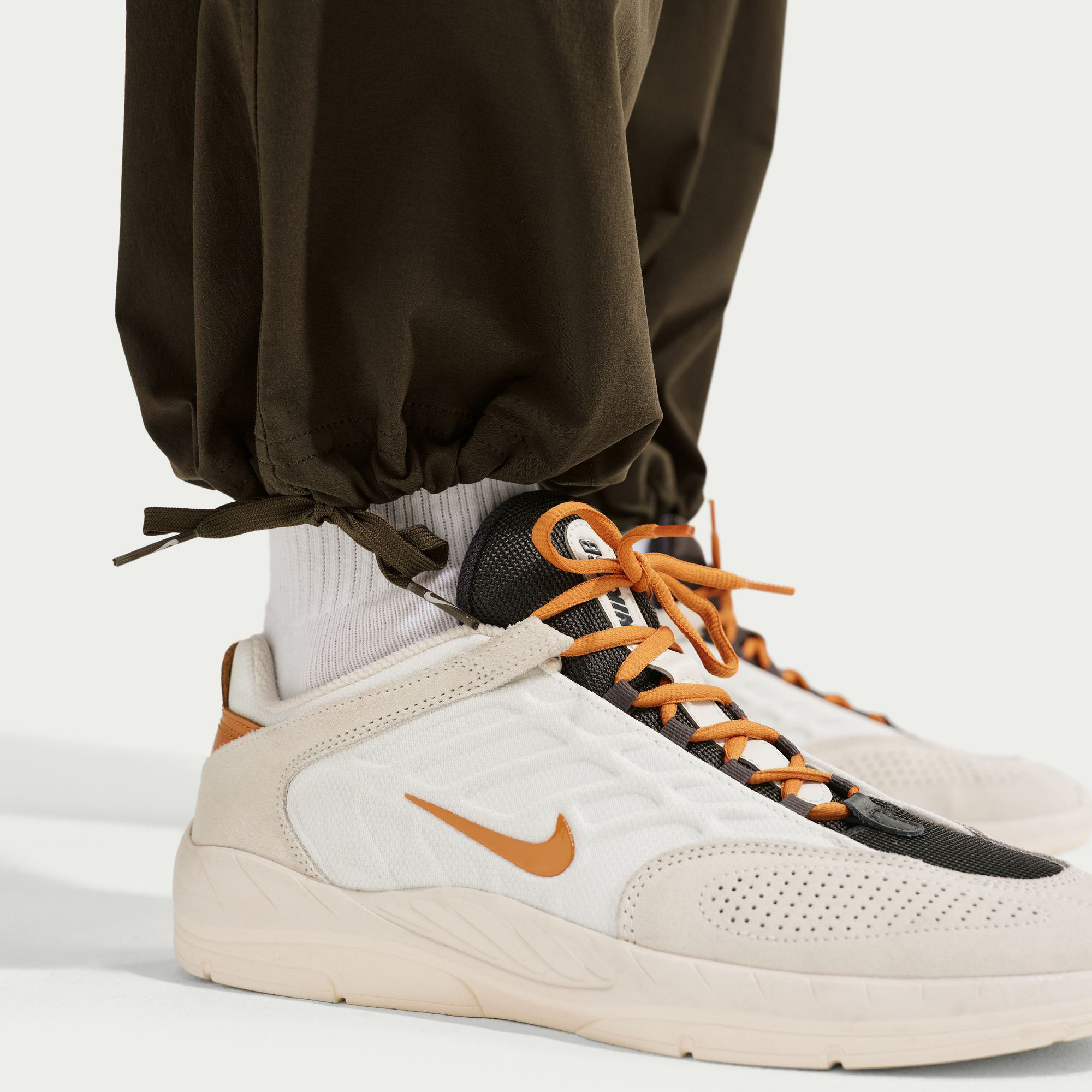 Buy Nike SB Kearny Cargo Skate Trousers - Dark Hazel @ Nike UAE