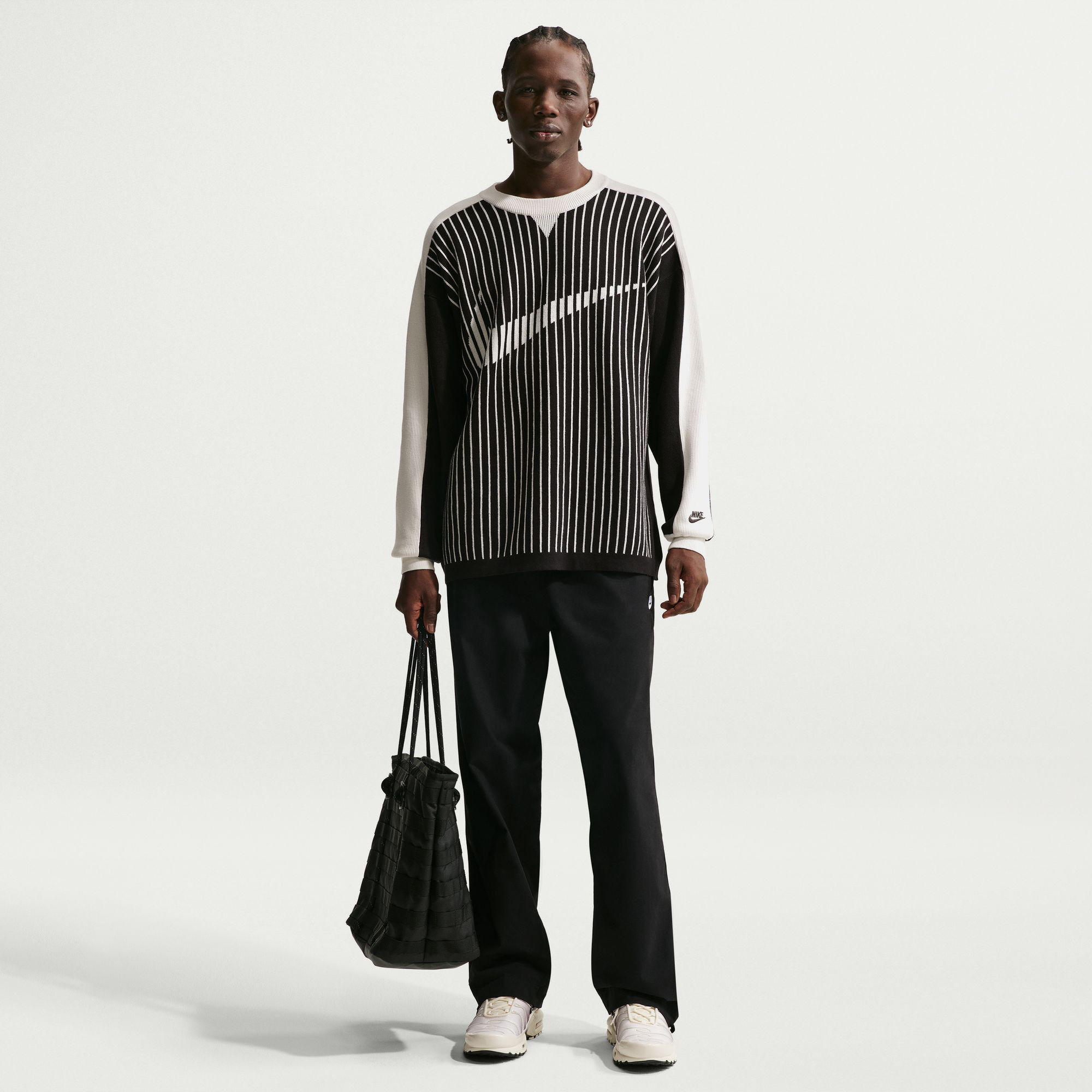 Buy Nike Sportswear Club Men's Pants - Black/White @ Nike UAE