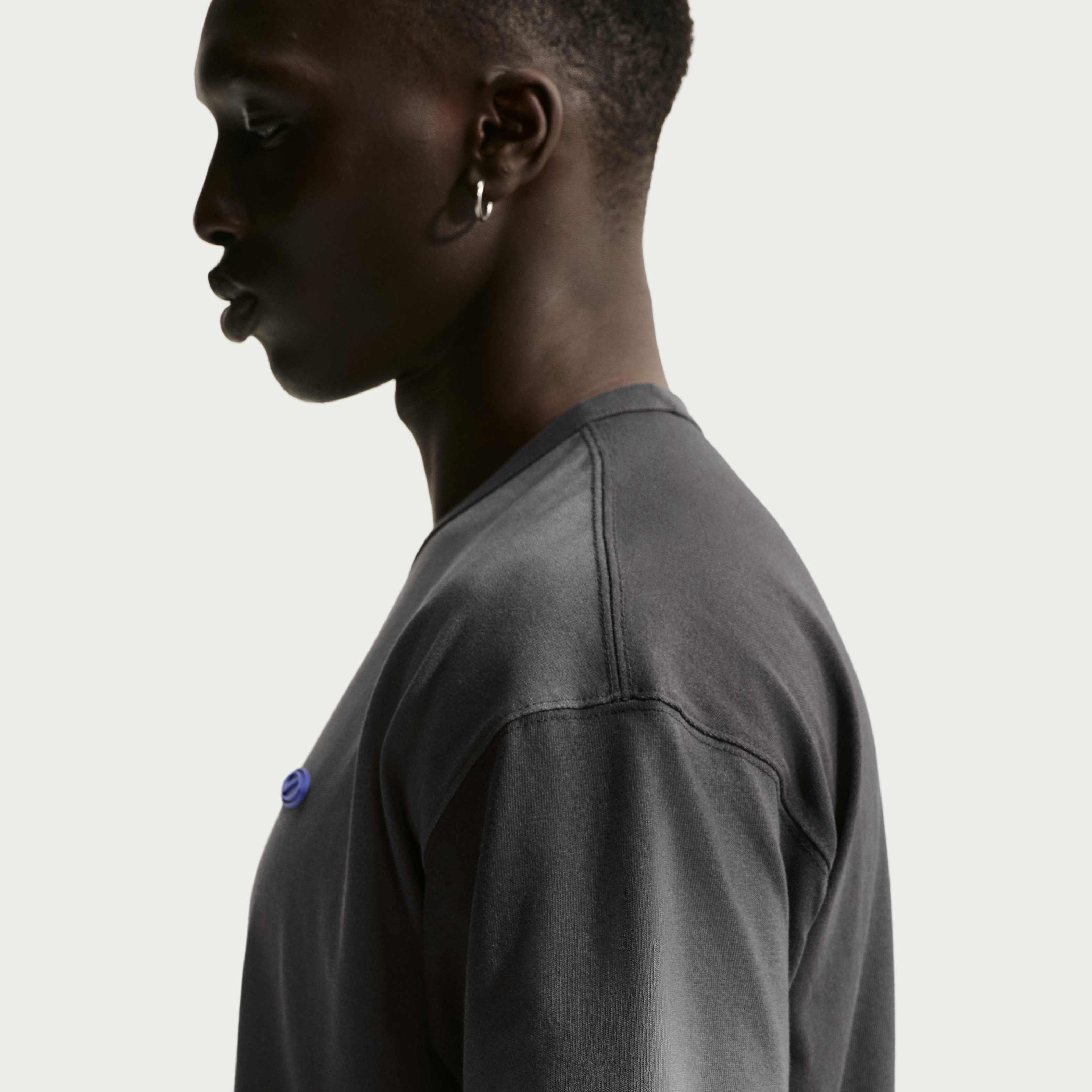 Buy Nike Sportswear Premium Essentials T-Shirt - Anthracite @ Nike UAE