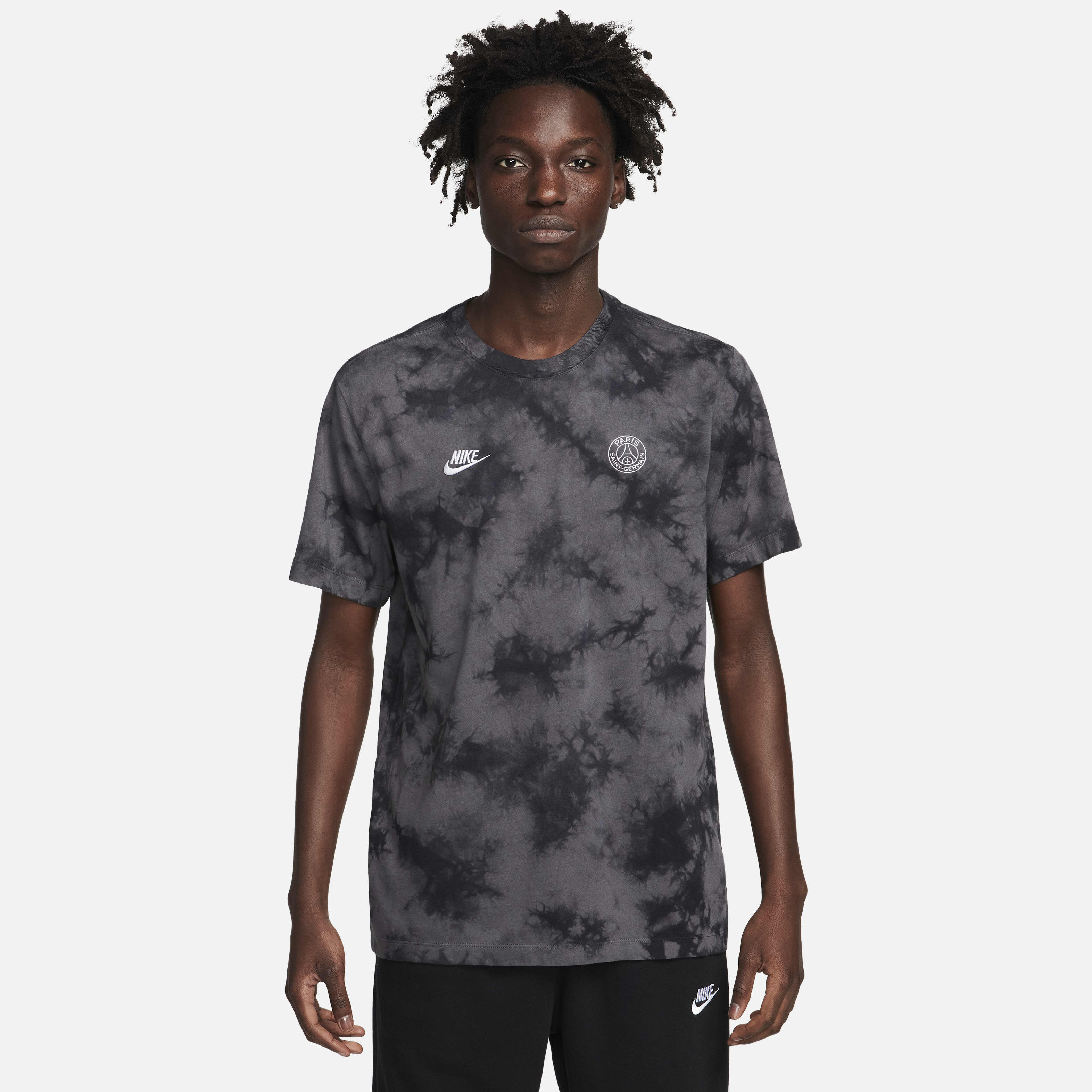 Buy PSG Essential Men's Nike Football T-Shirt - Iron Grey | Nike UAE ...