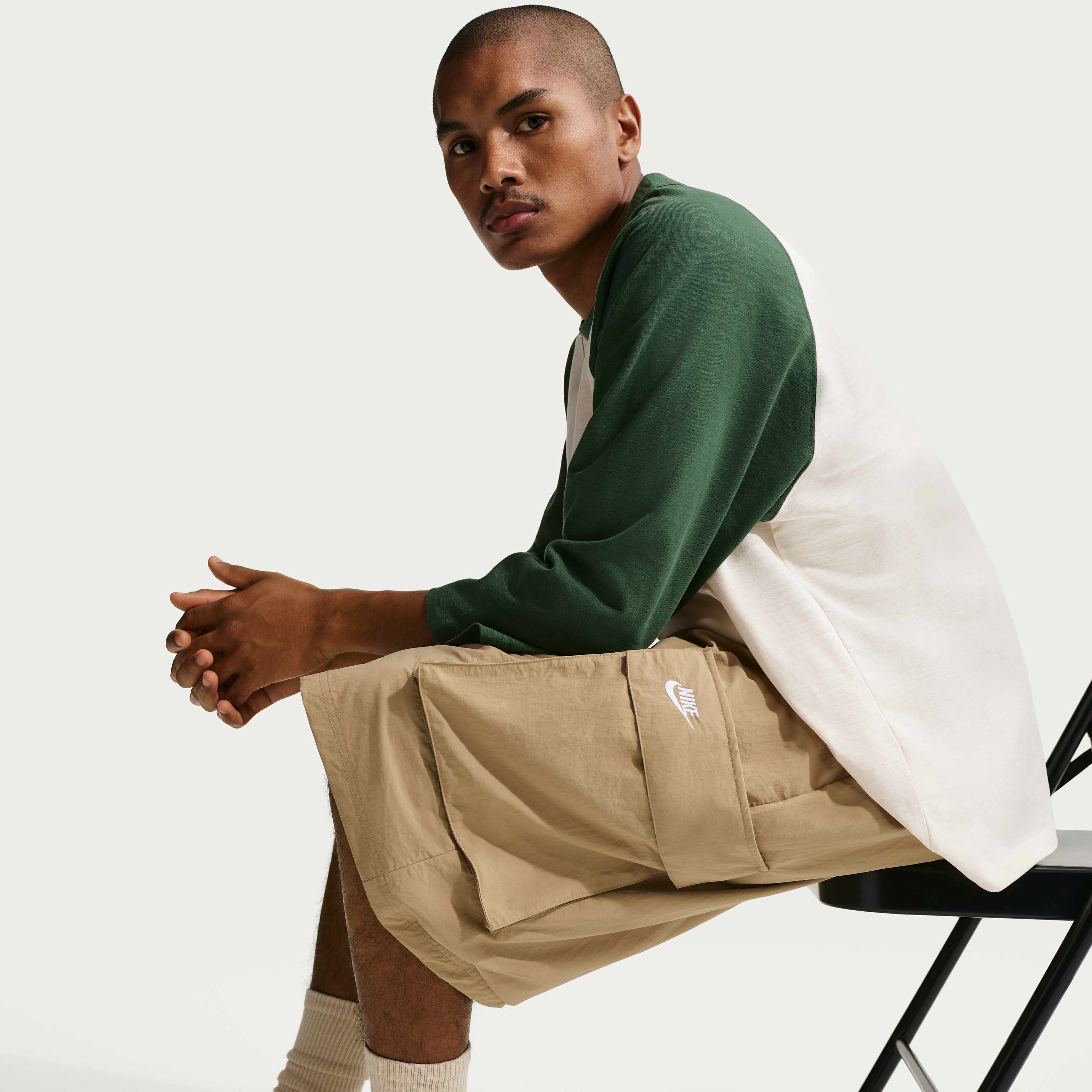 Buy Nike Sportswear Club Men's Oversized Cargo Shorts - Parachute Beige ...