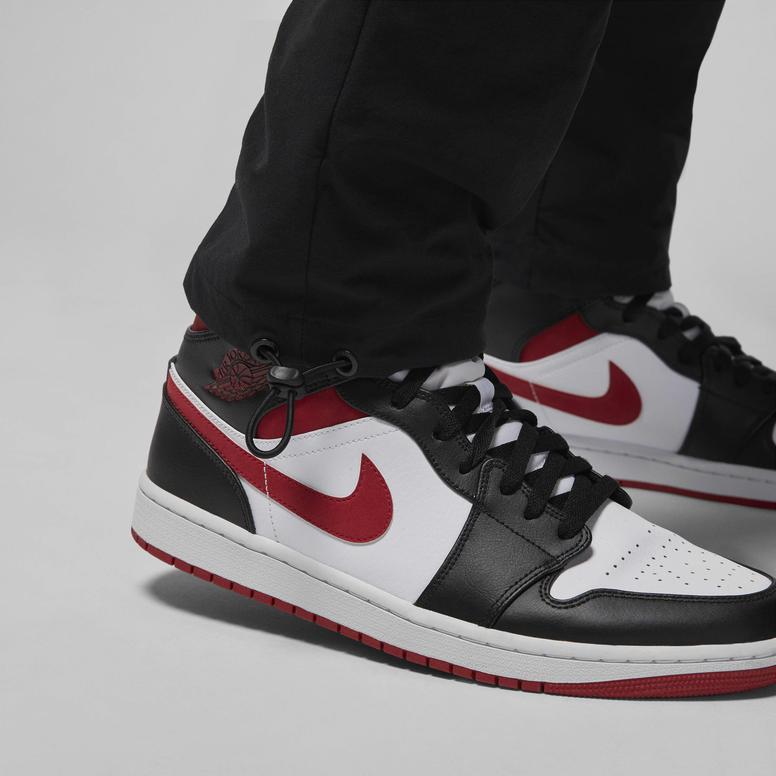 Buy Jordan Essentials Men's Woven Trousers - Black/White @ Nike UAE